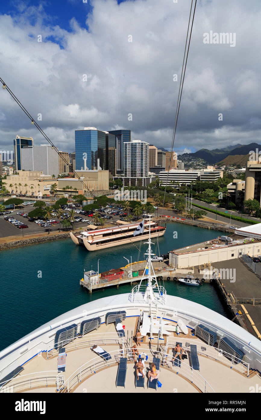 Cruise ship in Honolulu Port, Oahu Island, Hawaii, USA Stock Photo - Alamy