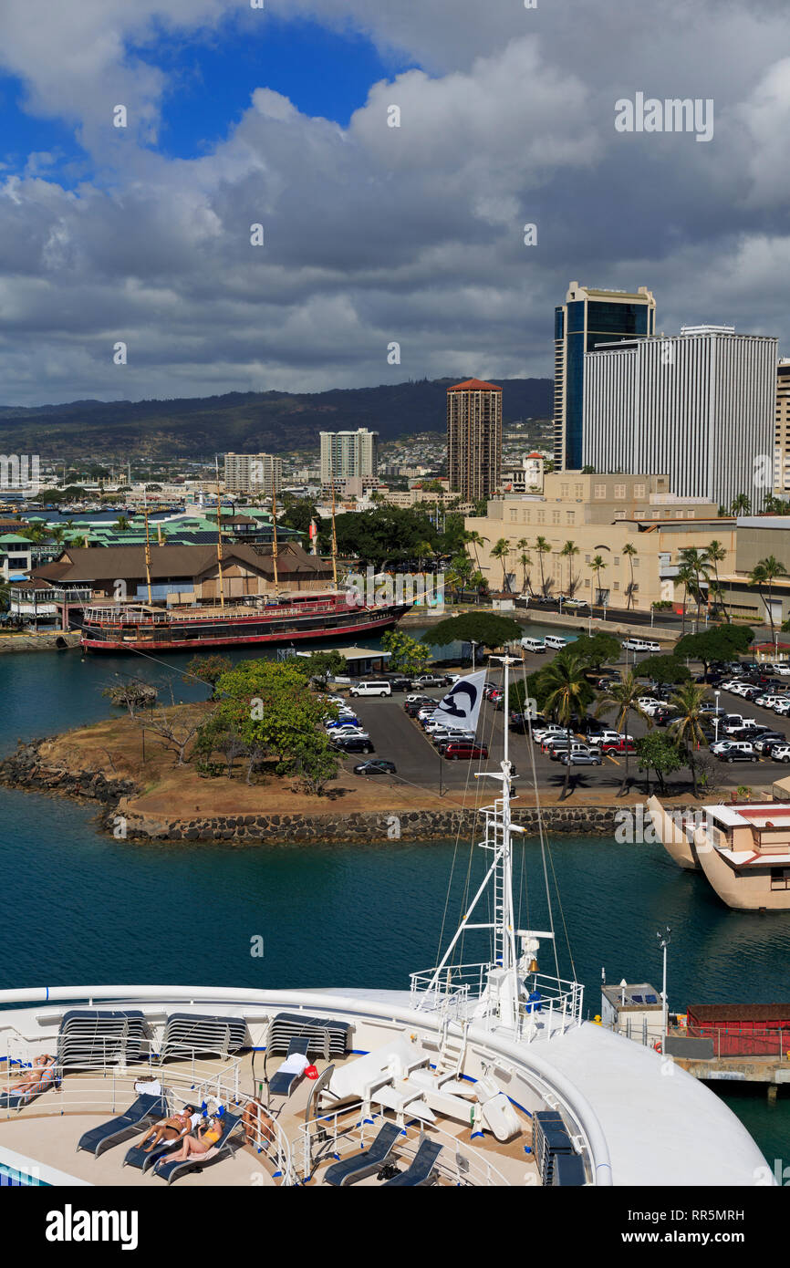 Cruise ship in Honolulu Port, Oahu Island, Hawaii, USA Stock Photo - Alamy