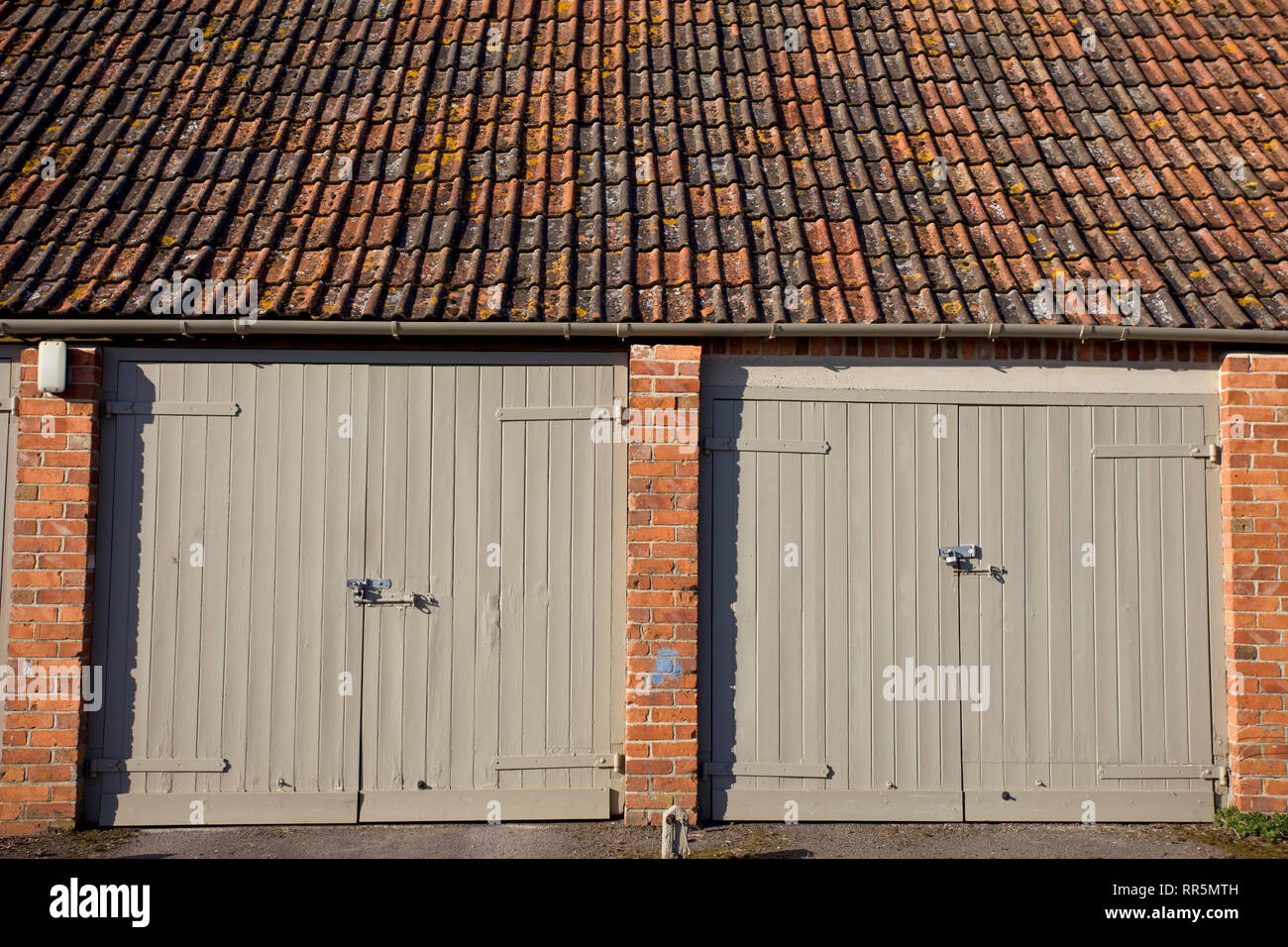 Red brick building lock hi-res stock photography and images - Alamy