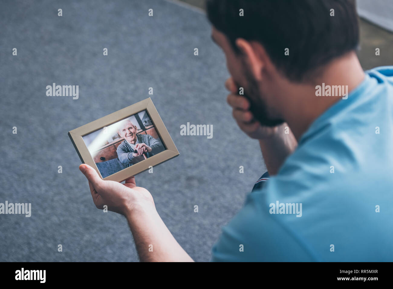 Broken photo frame hi-res stock photography and images - Alamy