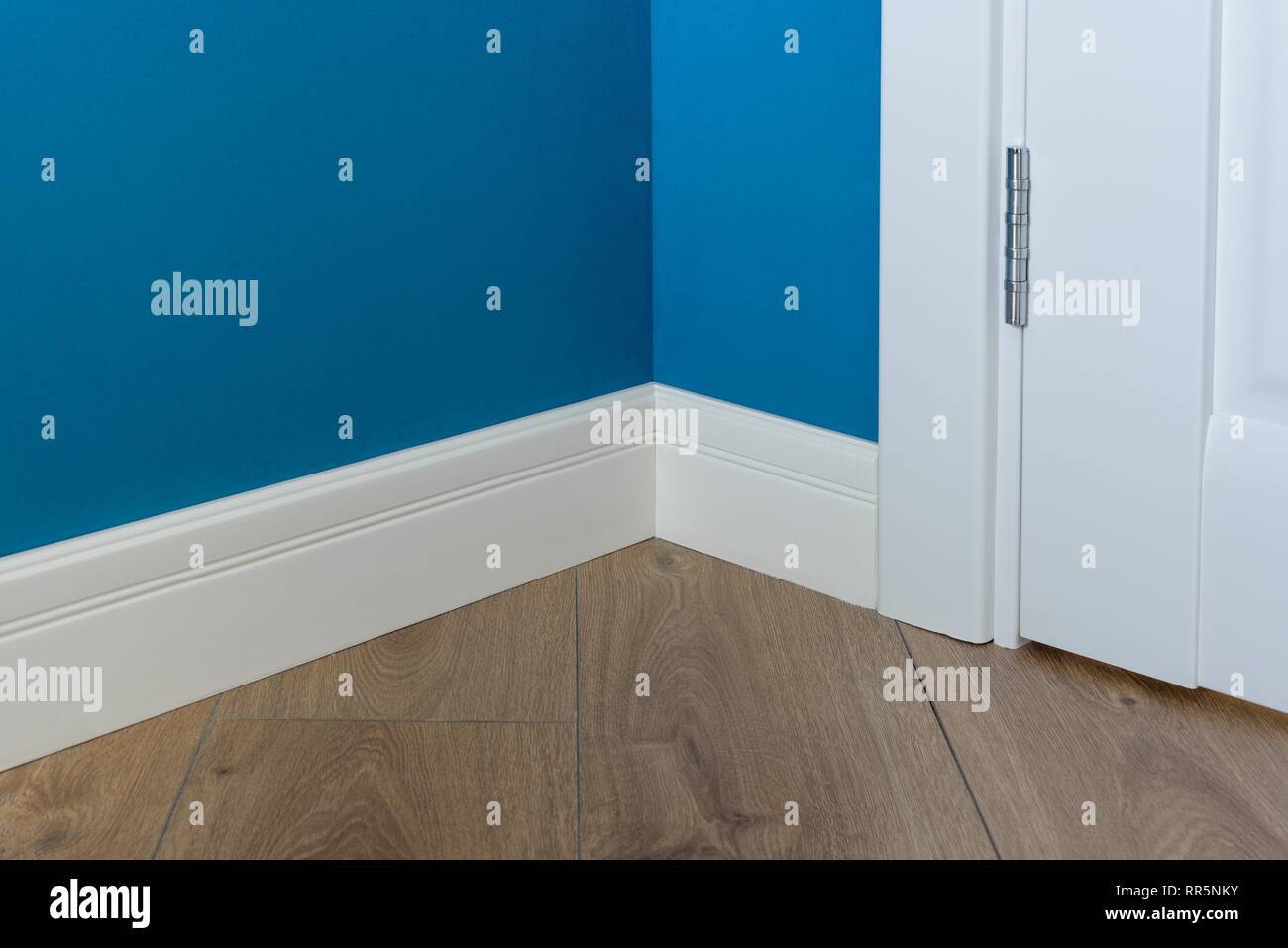 Molding decorative moulding coving hi-res stock photography and images ...