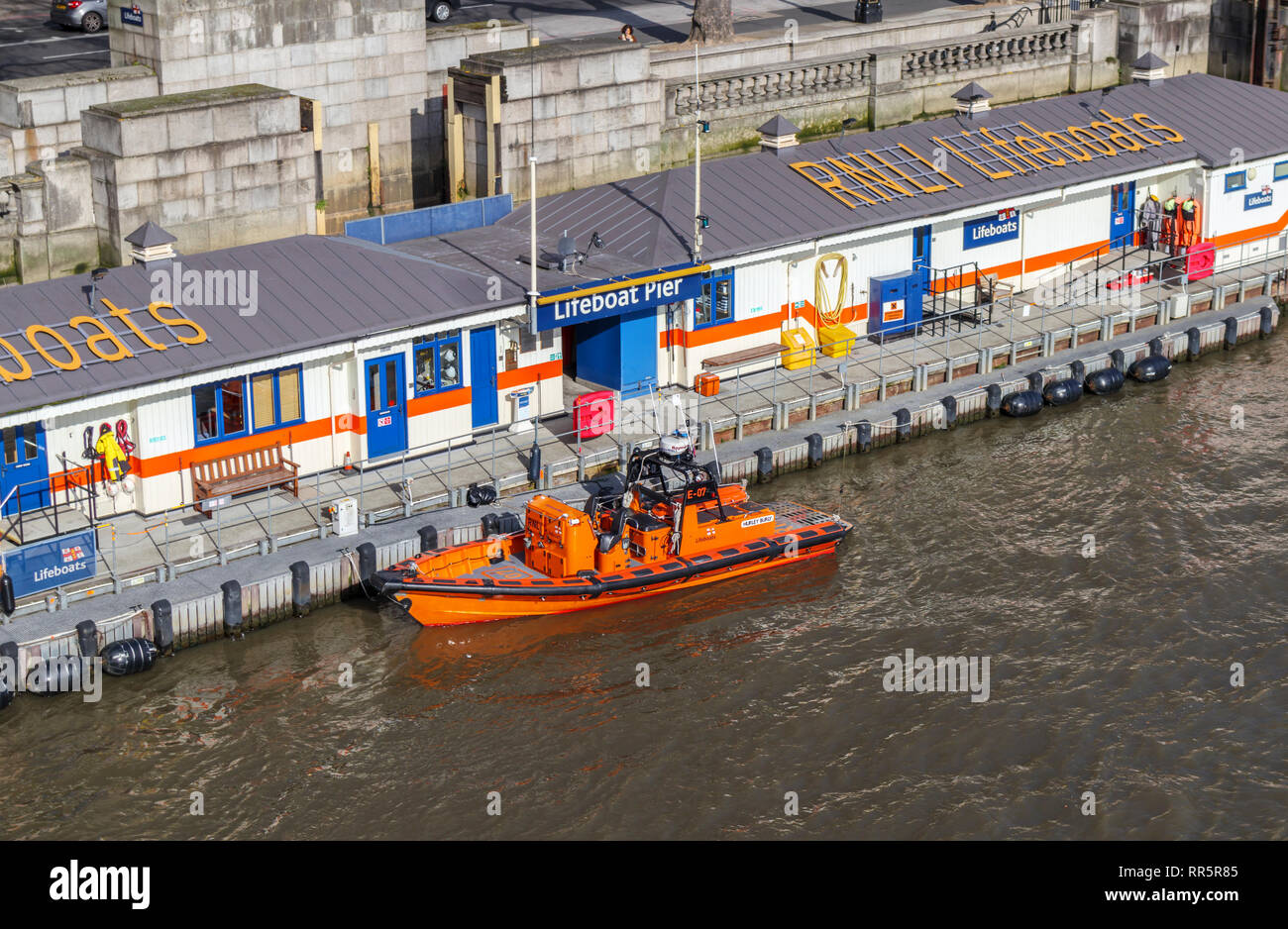 E Class lifeboat 'Hurley Burley', River Thames RNLI lifeboat pier Tower ...