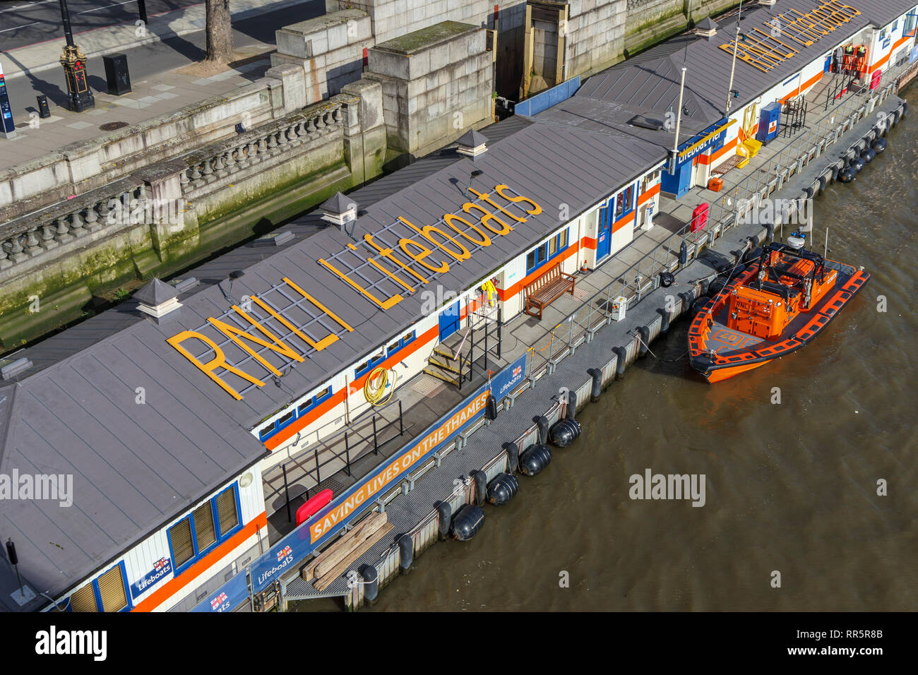 E Class lifeboat 'Hurley Burley', River Thames RNLI lifeboat pier Tower ...