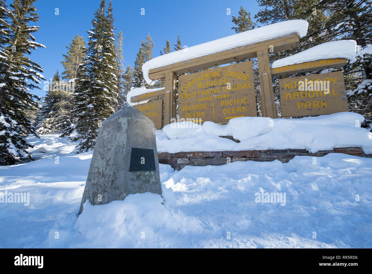 Continental divide on border banff hi-res stock photography and images ...