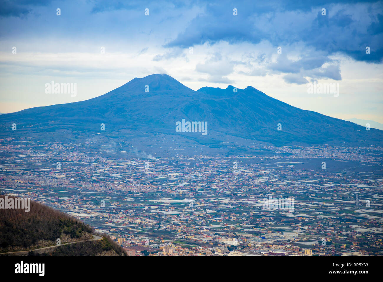 Italy silhouette harbor naples hi-res stock photography and images - Alamy