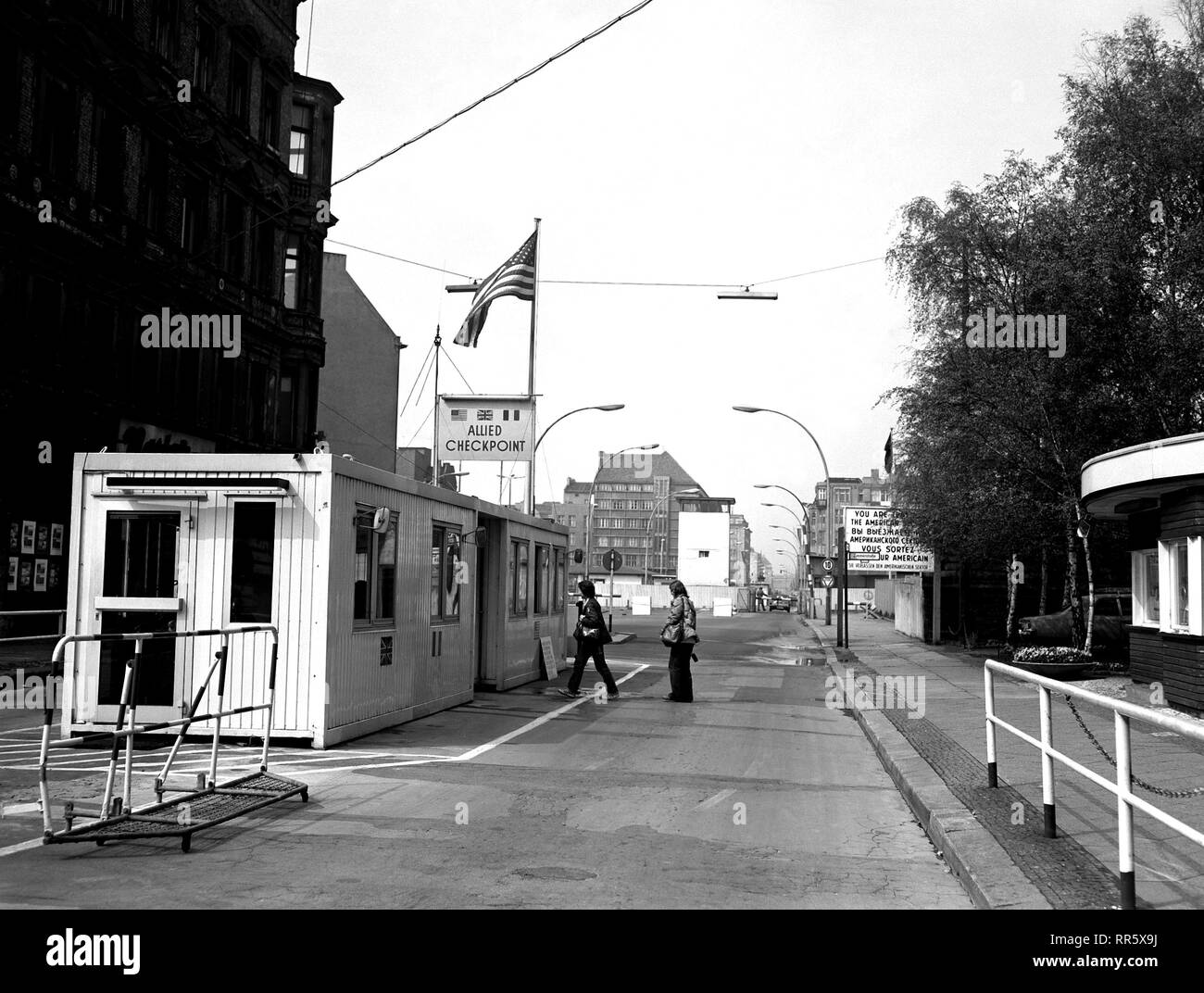 1970s checkpoint charlie Black and White Stock Photos & Images - Alamy