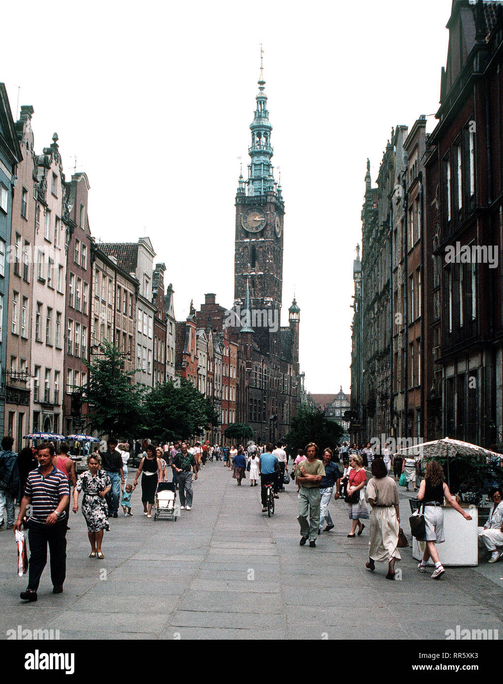 1990 poland city street scene hi-res stock photography and images - Alamy