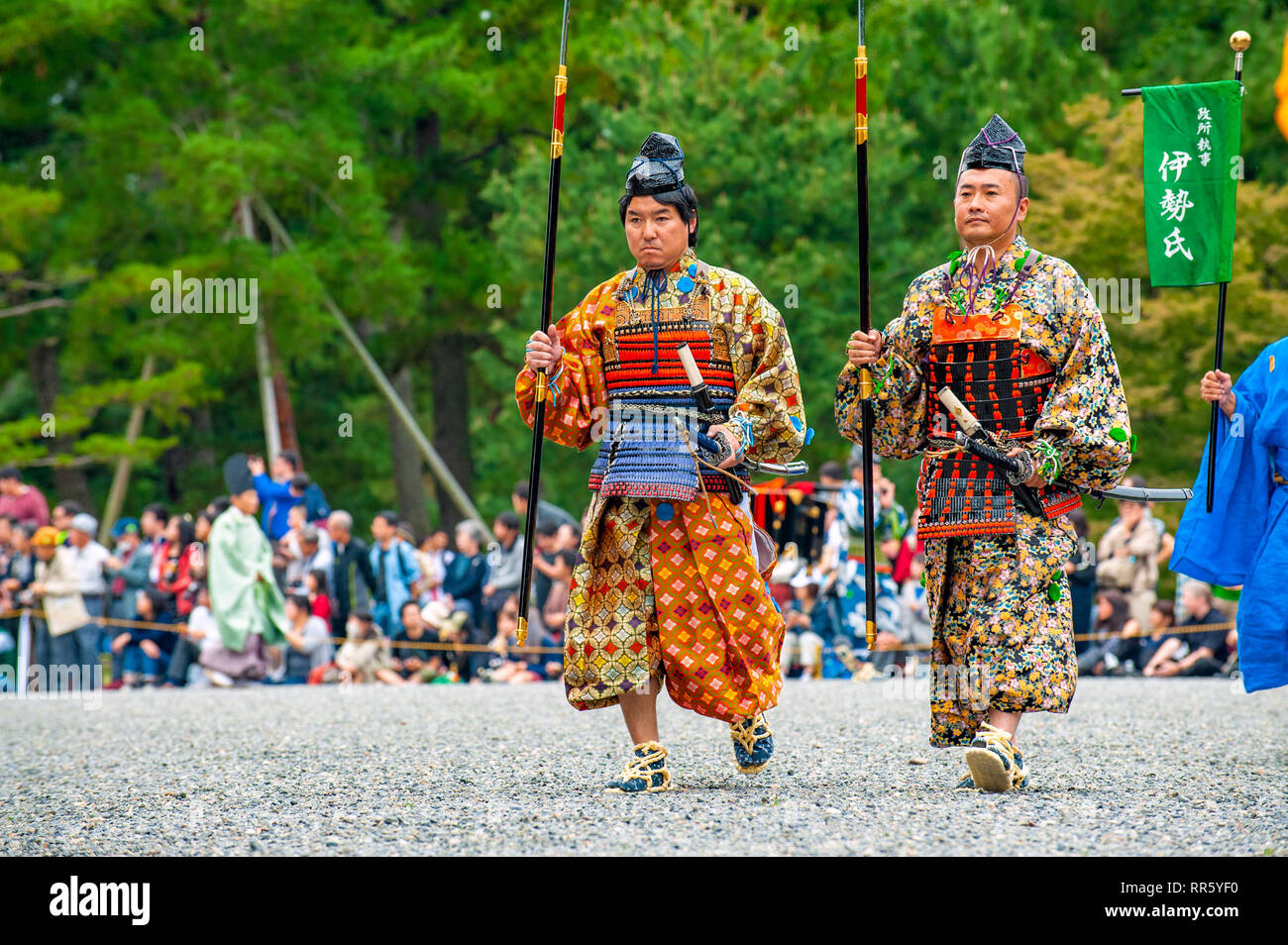 Elaborate costumes hi-res stock photography and images - Alamy