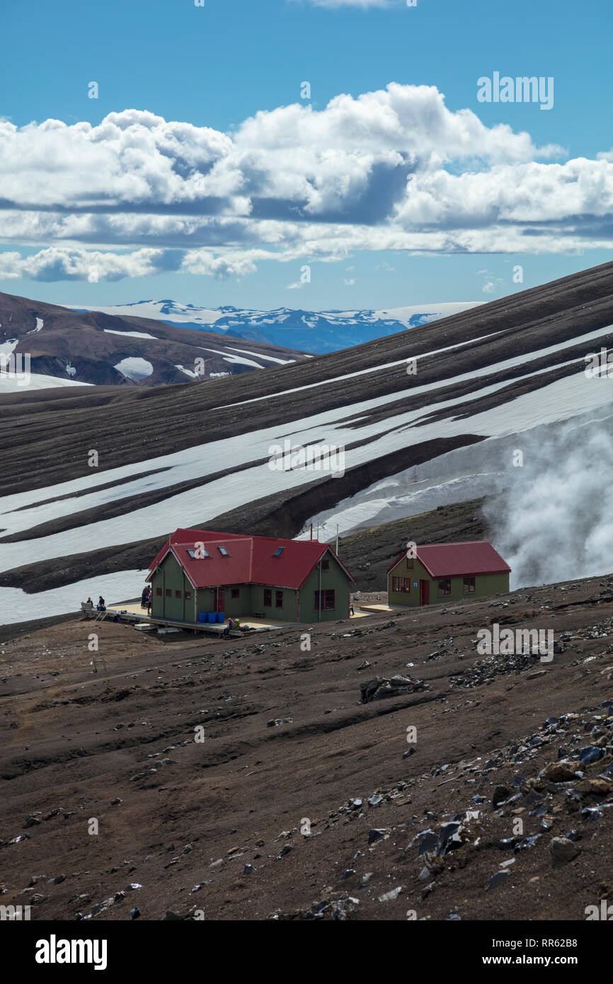 The FI mountain hut at Hrafntinnusker, along the Laugavegur hiking ...