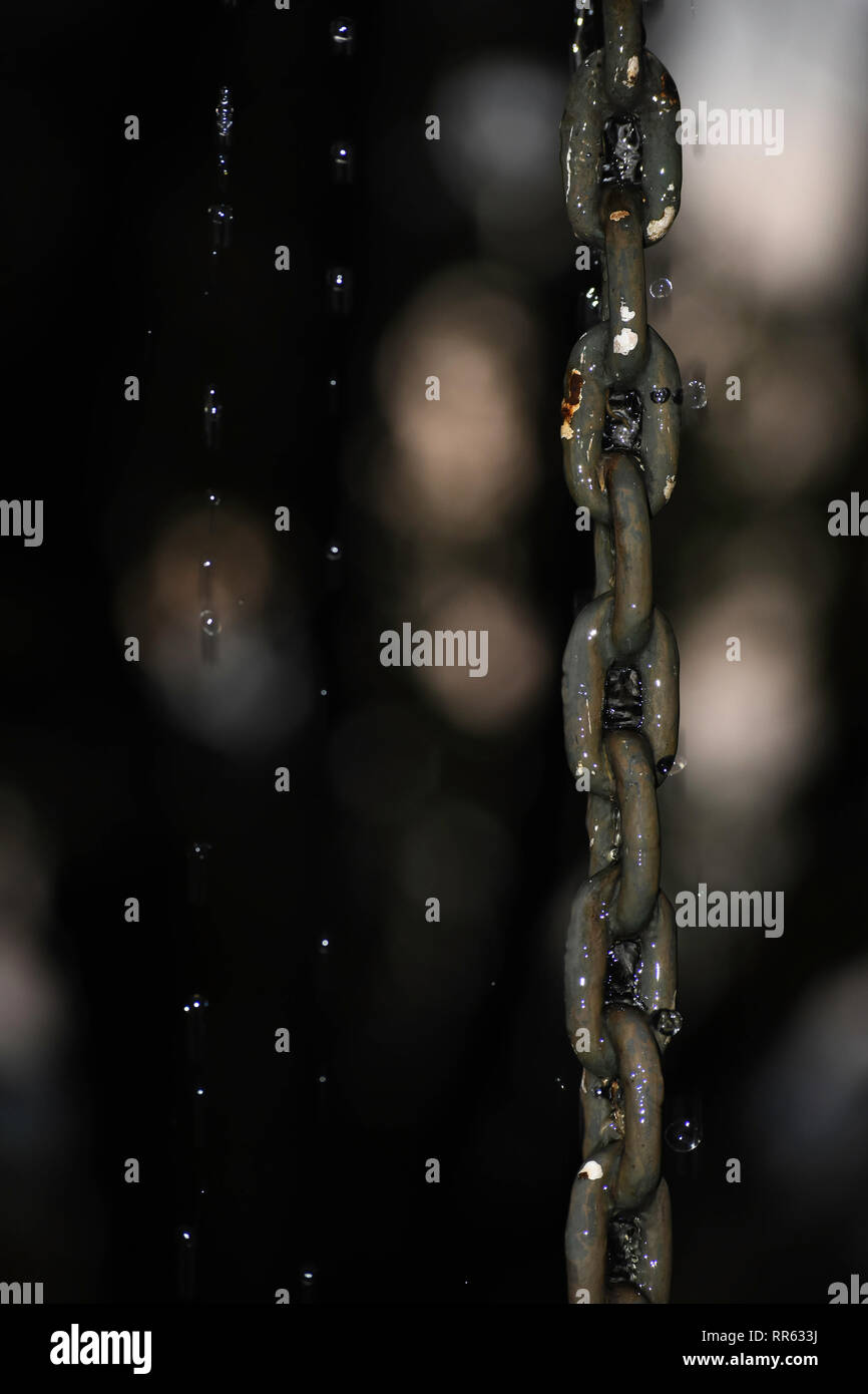 Rain Water Streaming Down Chain Links Stock Photo - Alamy