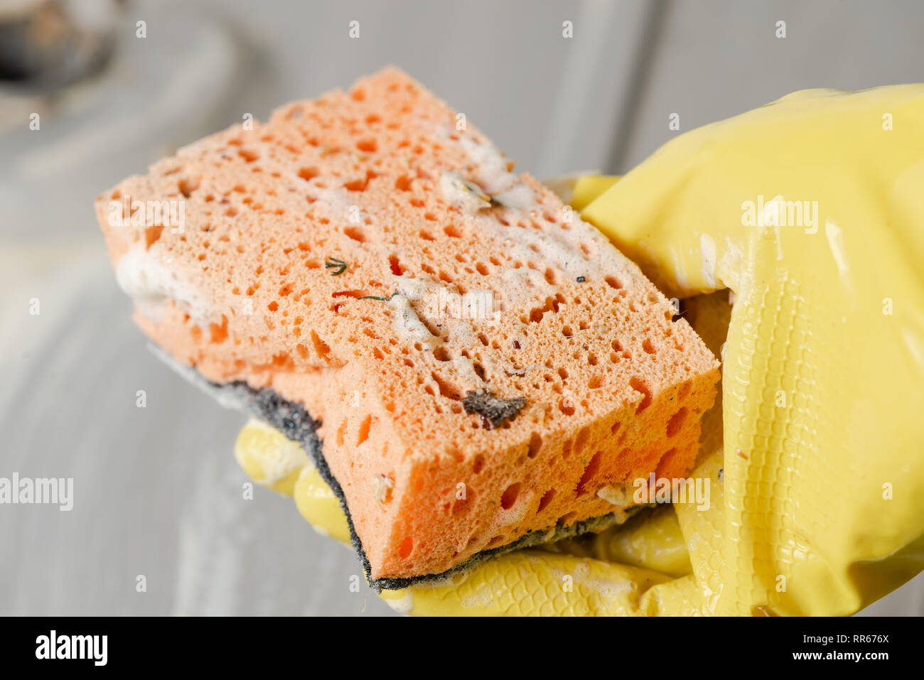 Squeezing wet sponge hi-res stock photography and images - Alamy