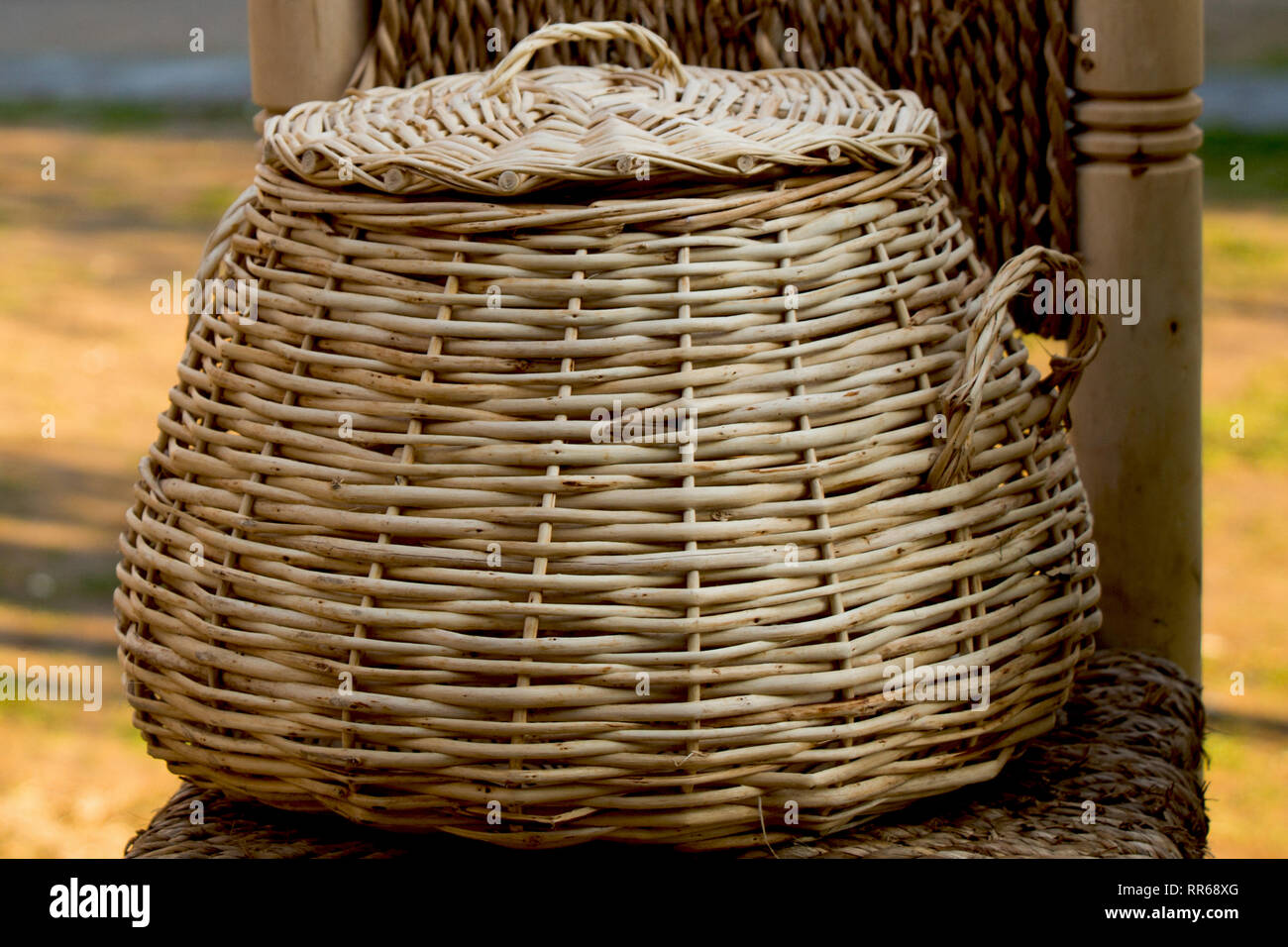 Empty wicker baskets are for sale in a market place Stock Photo - Alamy