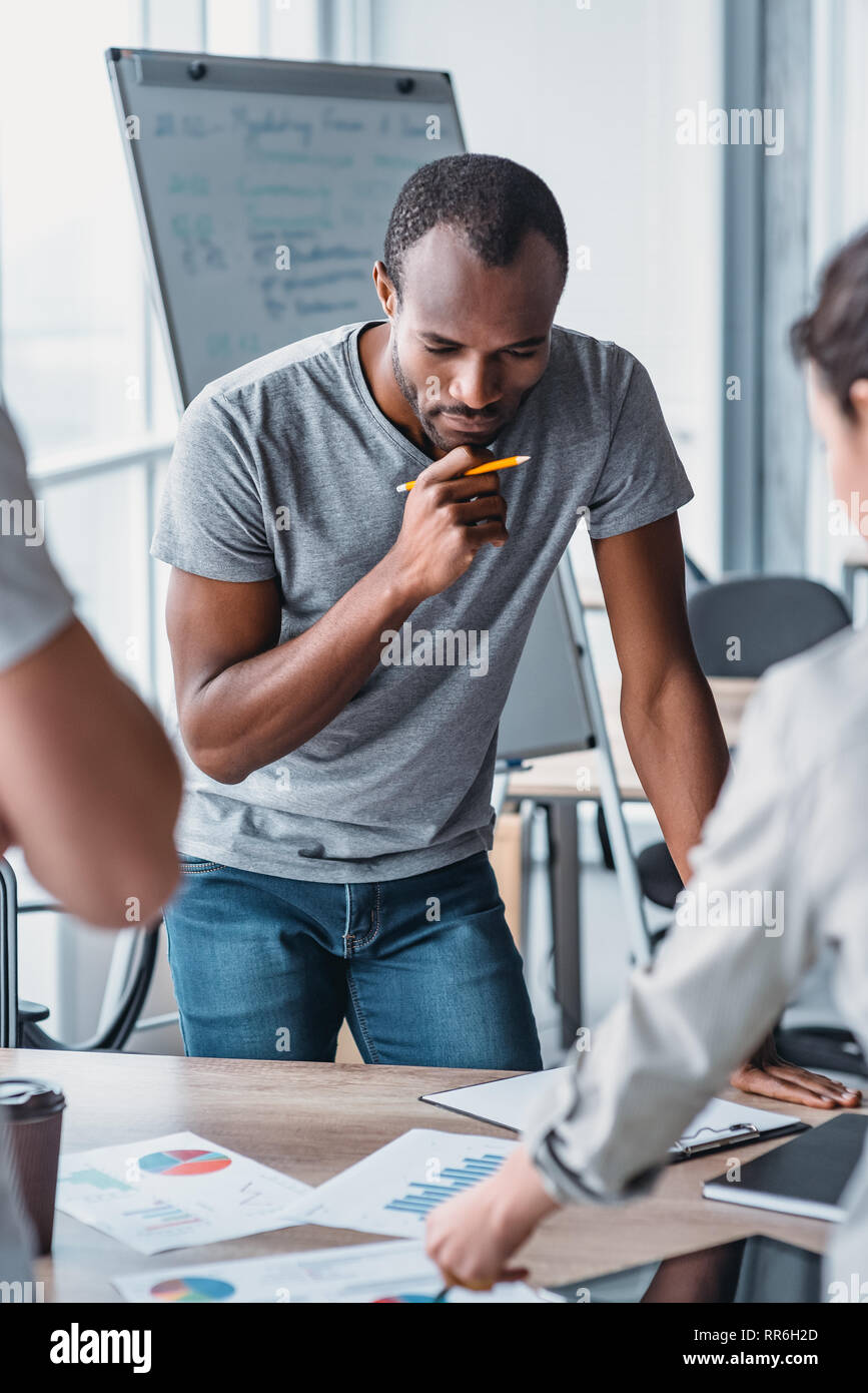 Office table hi-res stock photography and images - Alamy