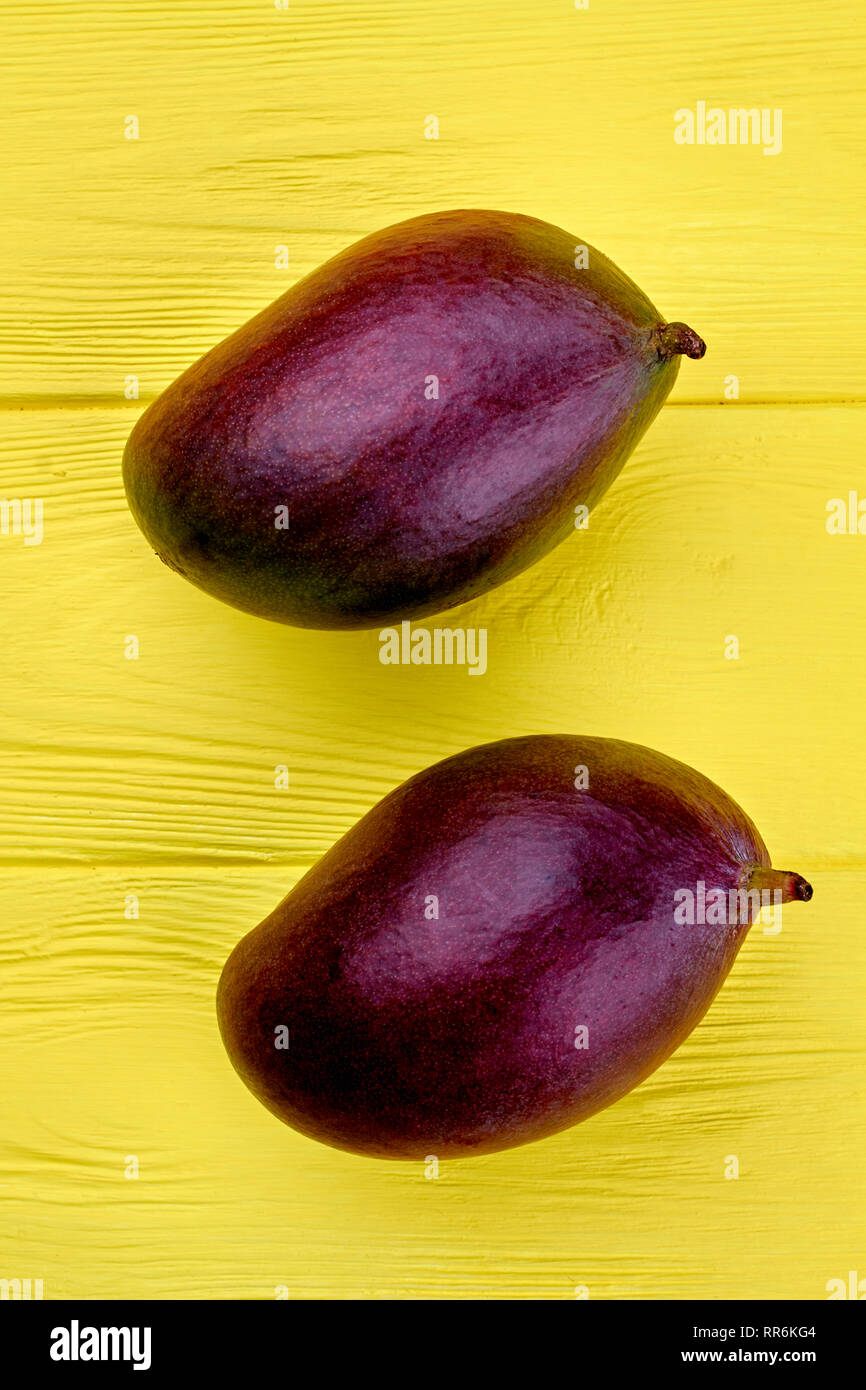 Two fresh mango fruits hi-res stock photography and images - Alamy