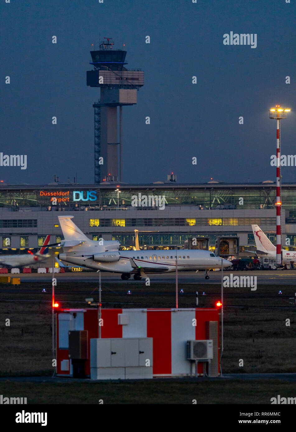 DŸsseldorf International Airport, DUS, Tower, air traffic control ...