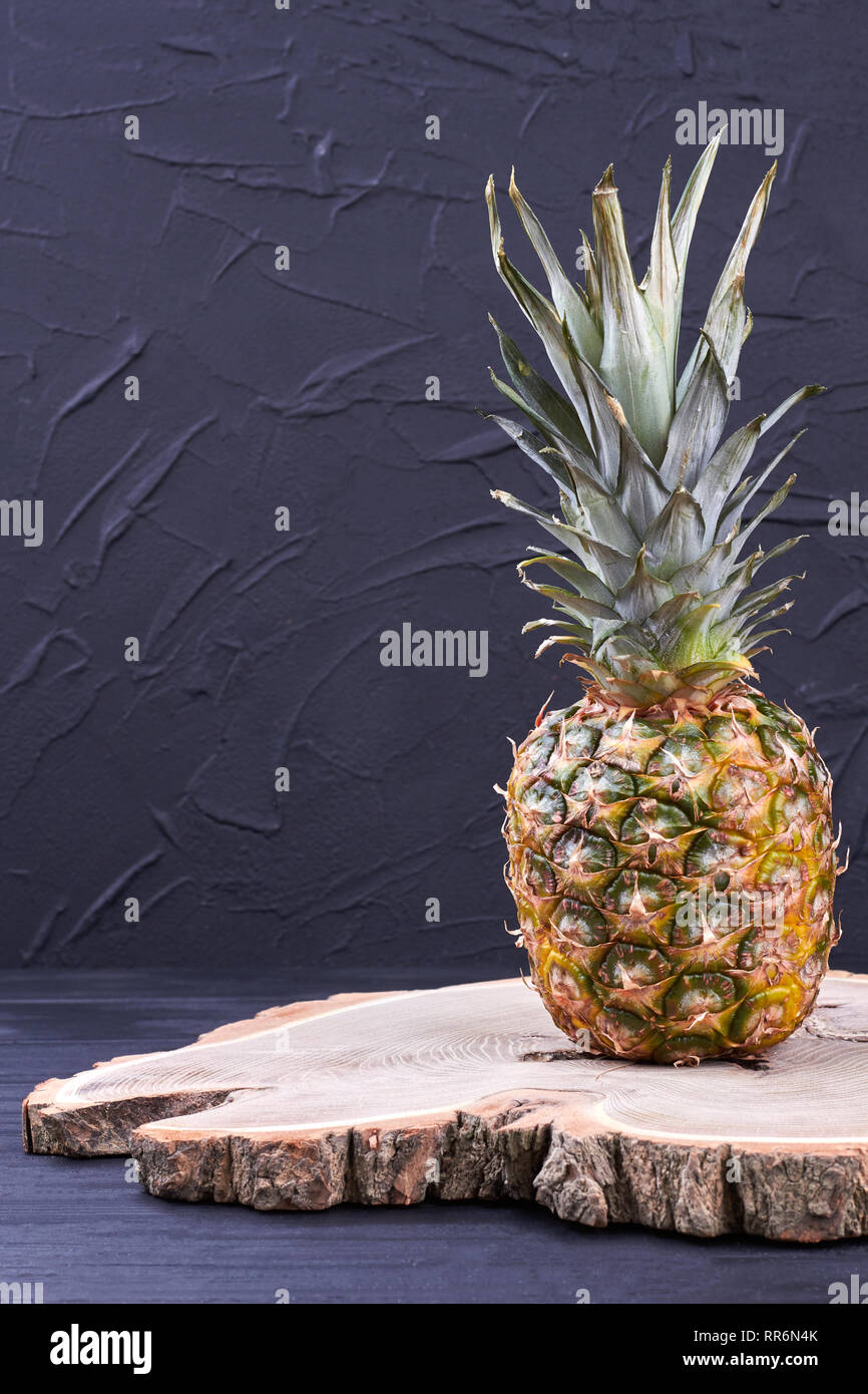 Pineapple plant tree fruit hi-res stock photography and images - Alamy