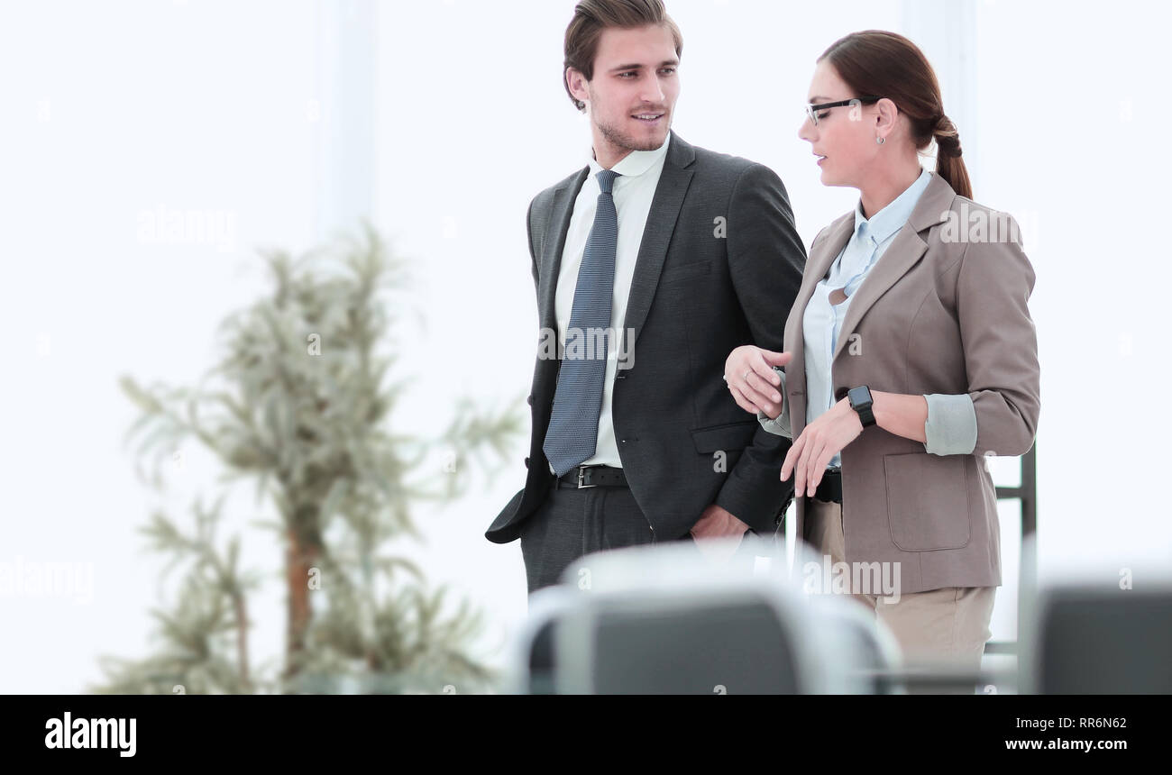 HR Manager is talking to the new employee Stock Photo - Alamy