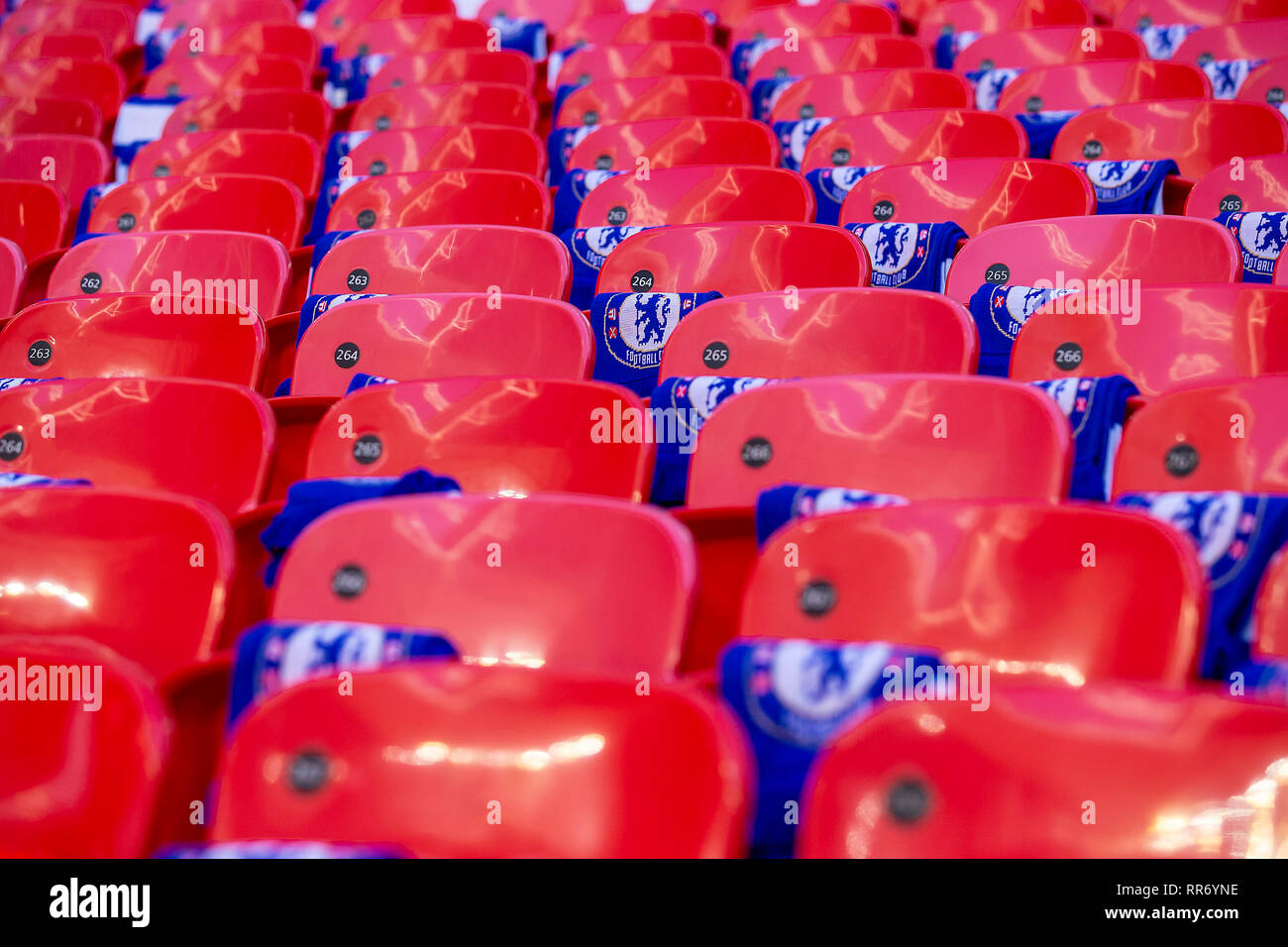Seating at wembley stadium hi-res stock photography and images - Alamy