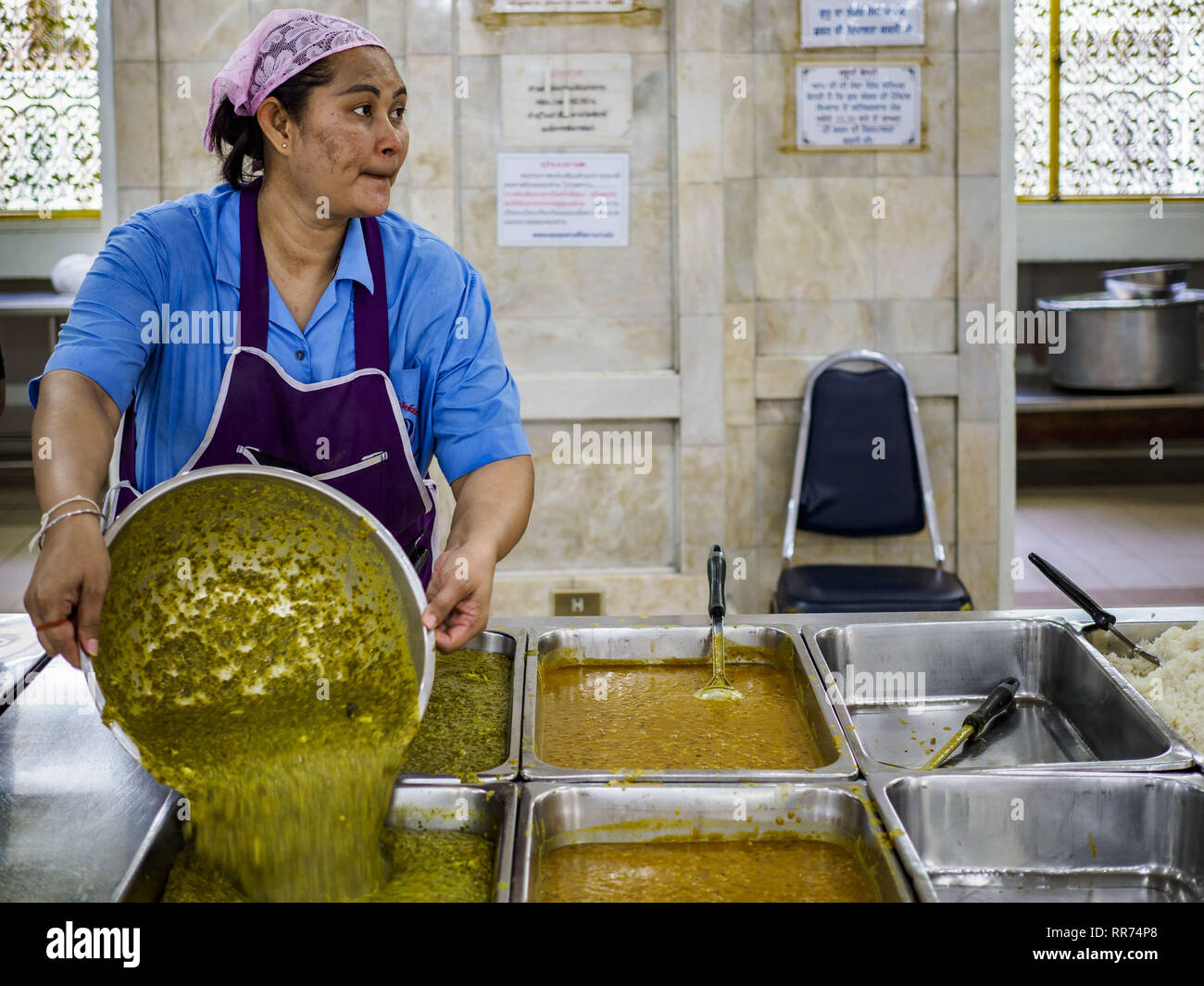 Free gurdwara meal hi-res stock photography and images - Alamy