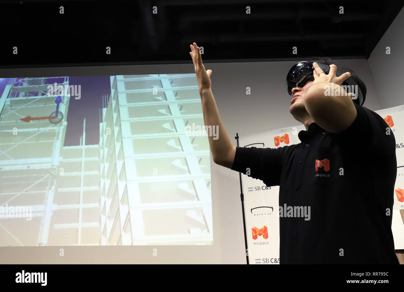 Tokyo, Japan. 25th Feb, 2019. Japan's IT venture Hololab employee ...