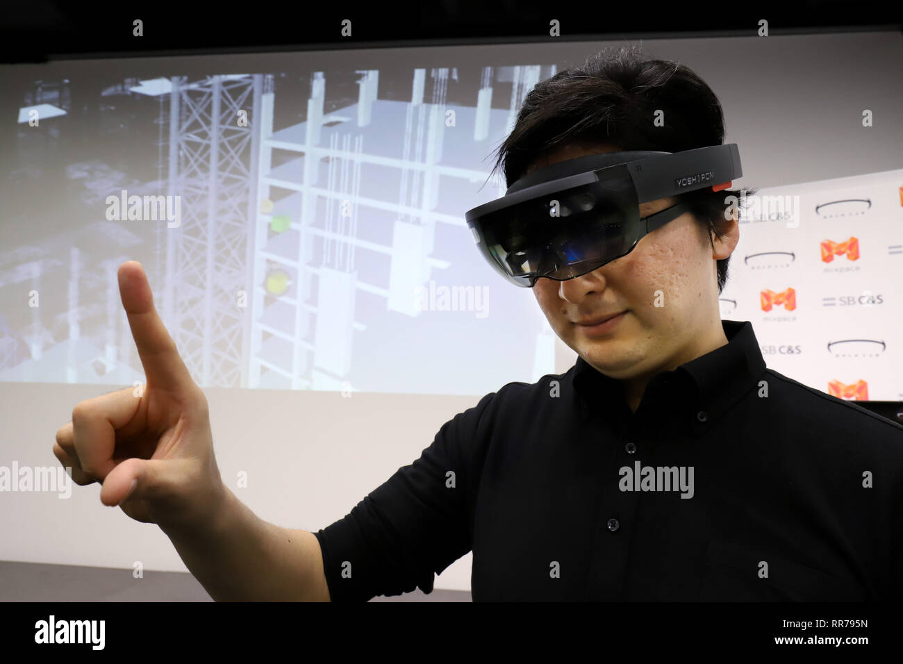 Hololens construction hi-res stock photography and images - Alamy