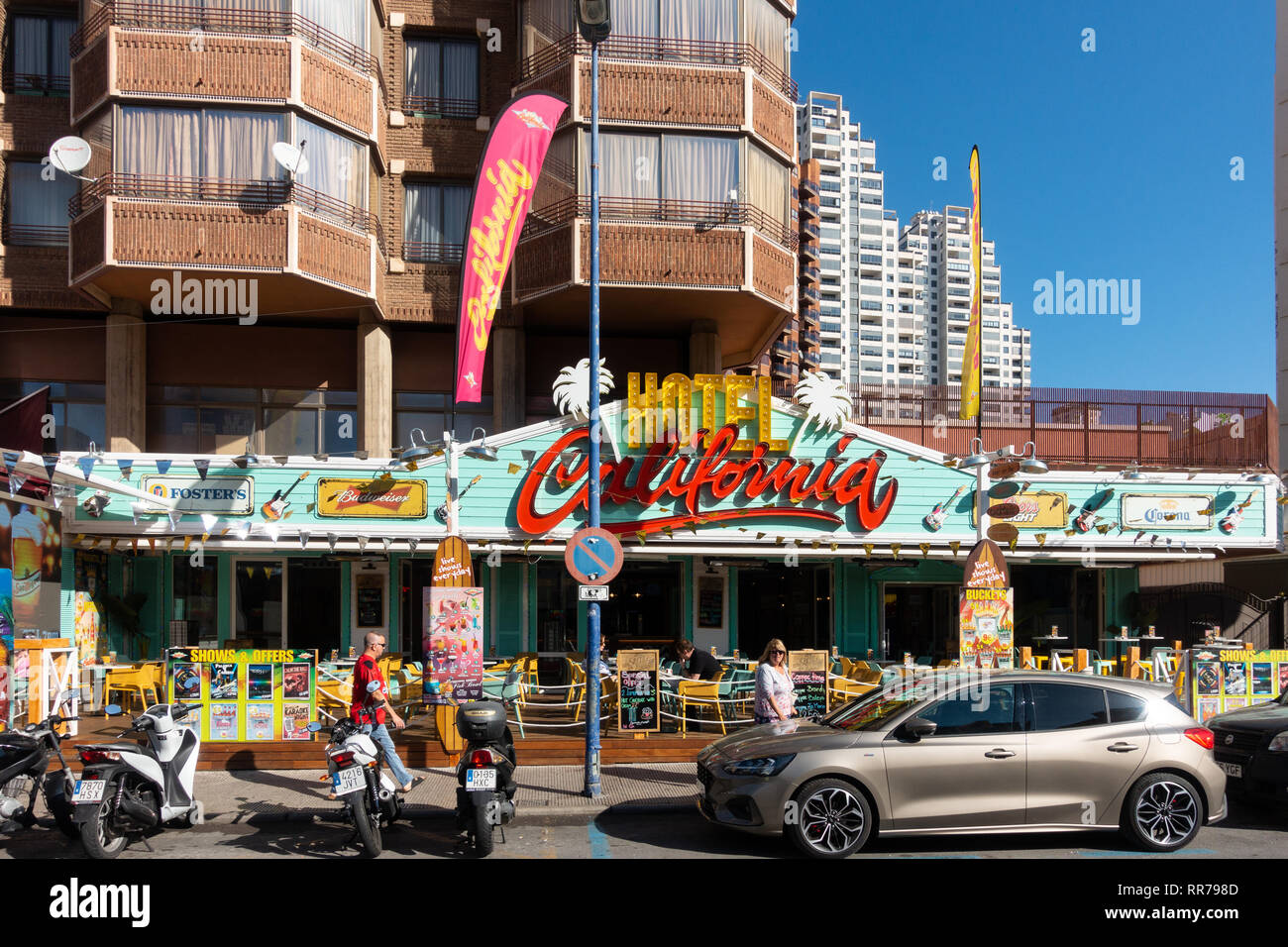 Benidorm, Costa Blanca, Spain, 25th February 2019. Two staff members at ...