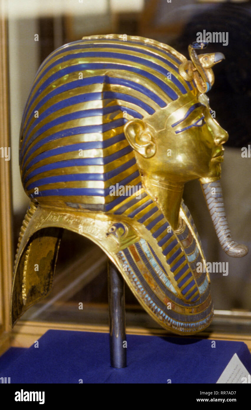 Gold death mask hi-res stock photography and images - Alamy