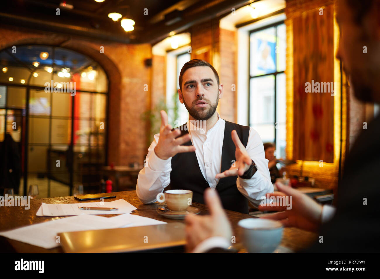 Finance professional discussion hi-res stock photography and images - Alamy