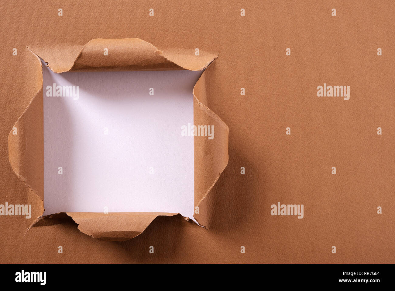 Torn brown paper square hole background frame Stock Photo - Alamy