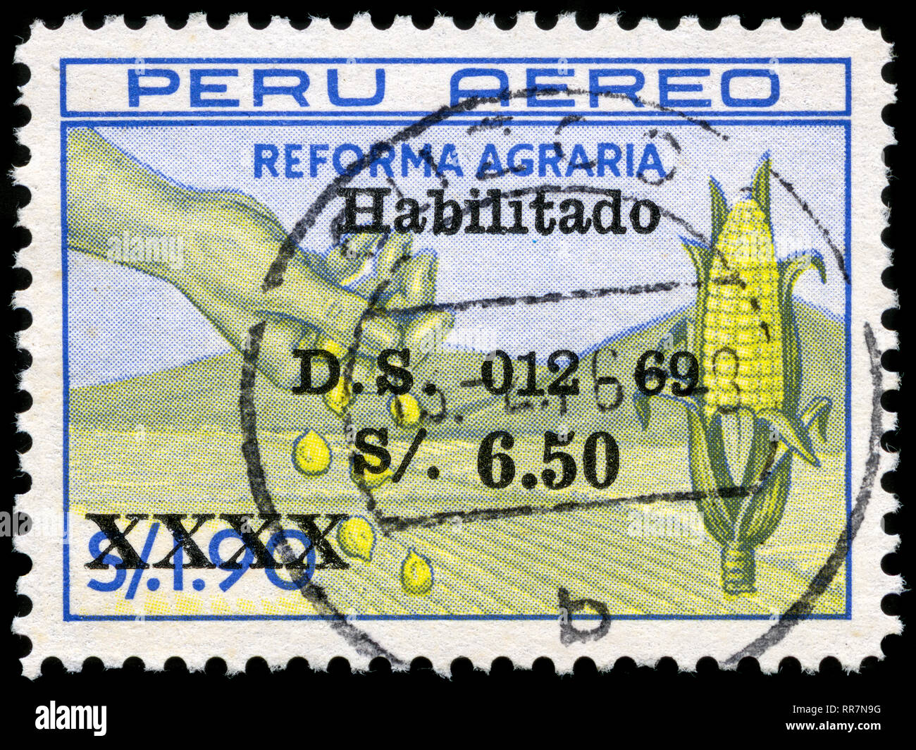 Postage stamp peru hi-res stock photography and images - Alamy