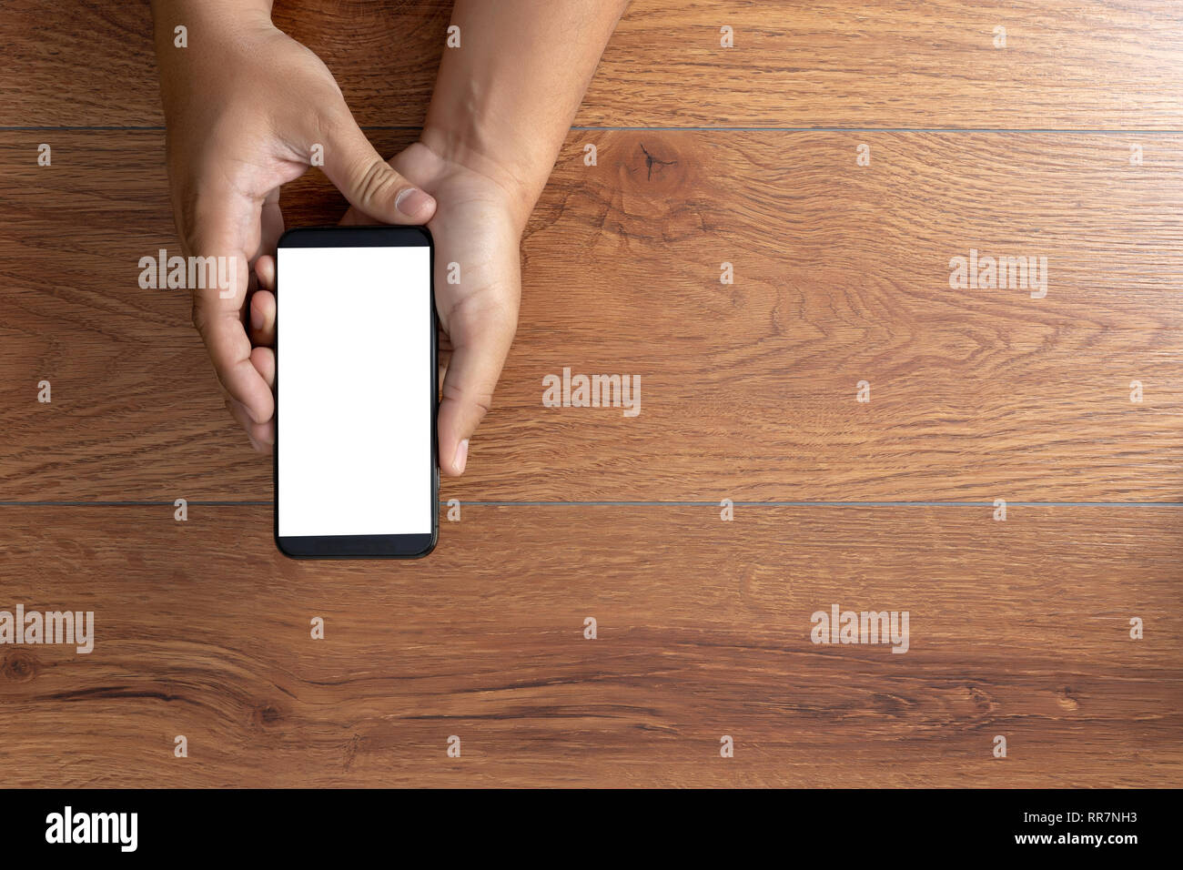 Man hand holding the black smartphone screen mockup Stock Photo - Alamy