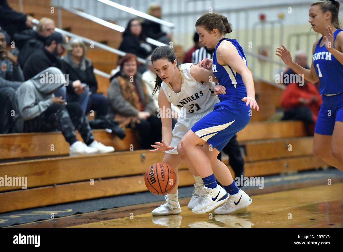 Tight squeeze hi-res stock photography and images - Alamy