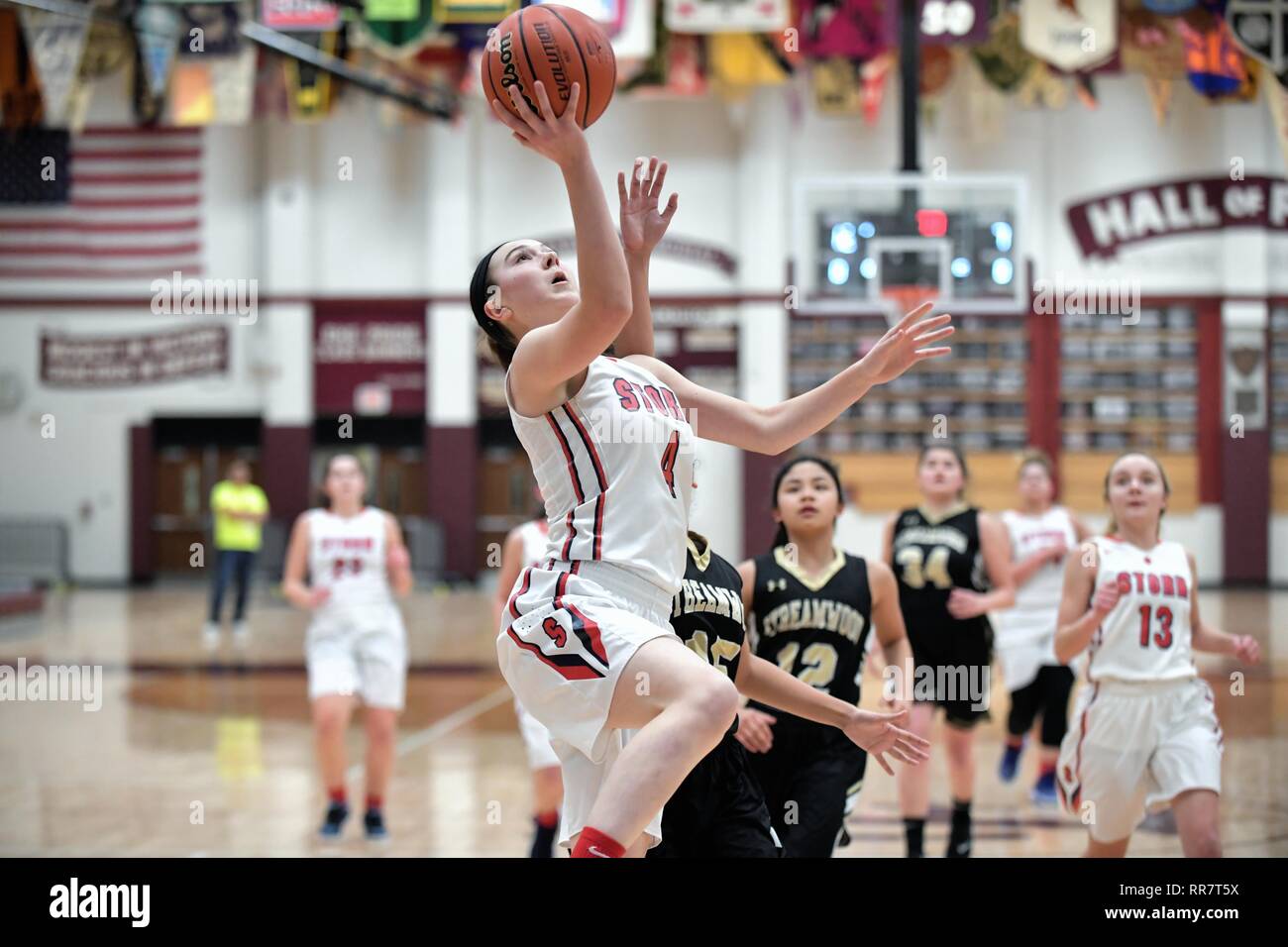 High school basketball player layup hi-res stock photography and images ...