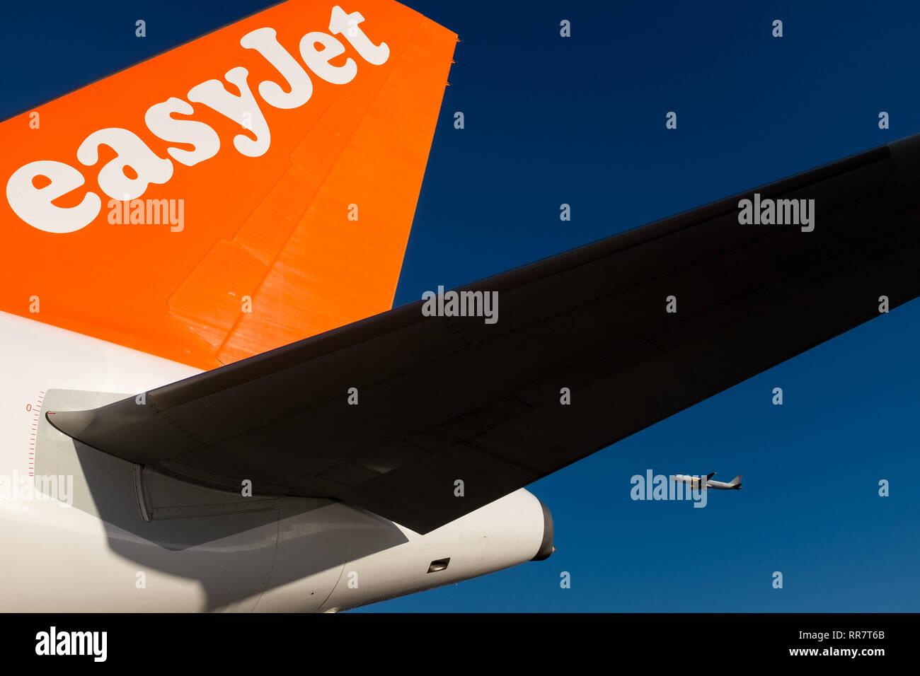 Easyjet brand hi-res stock photography and images - Alamy