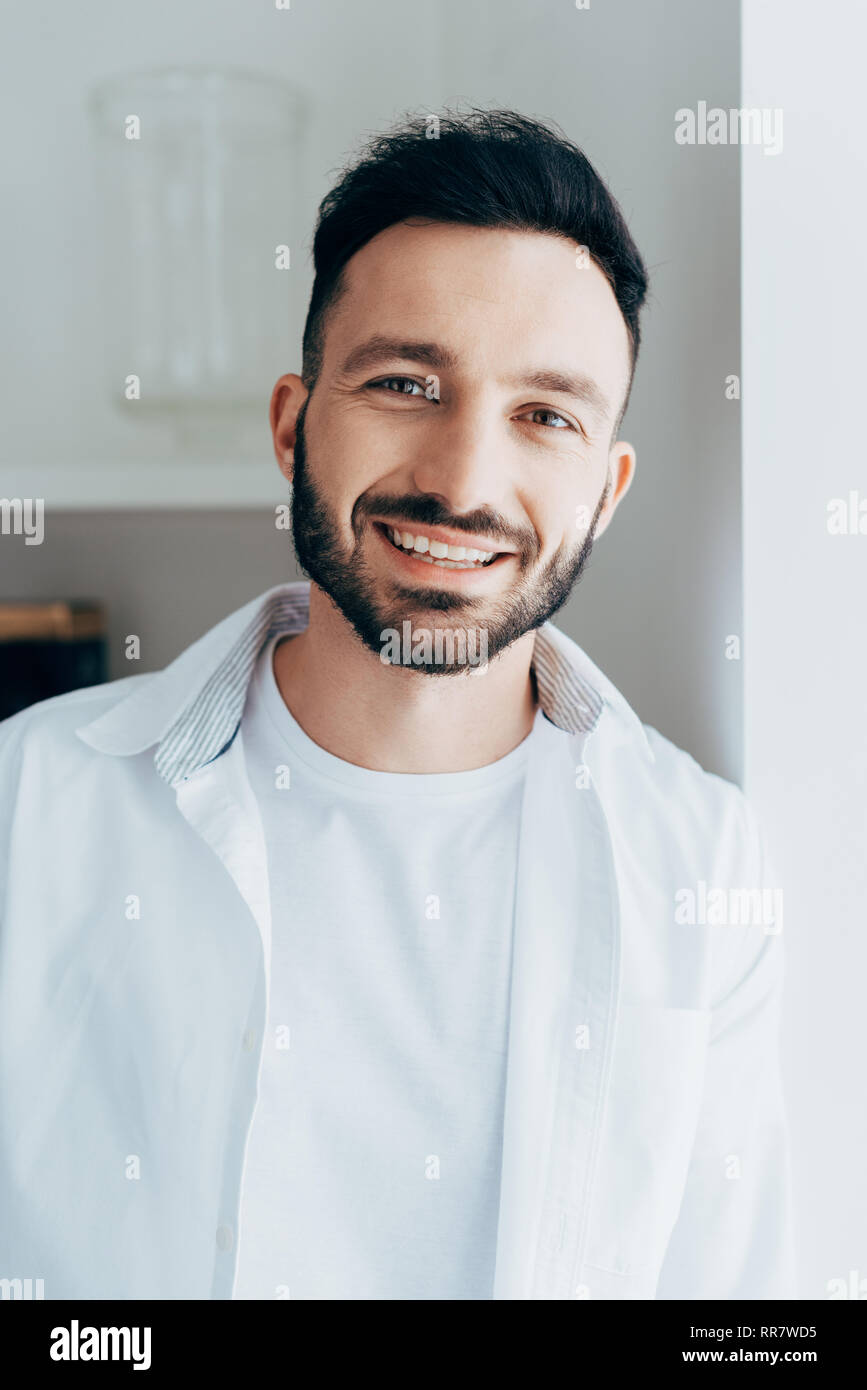 Man with beard looking at camera hi-res stock photography and images ...