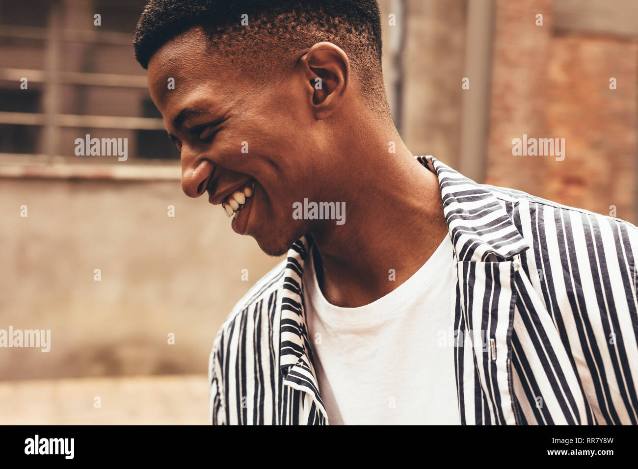 Smiling african man in hi-res stock photography and images - Alamy