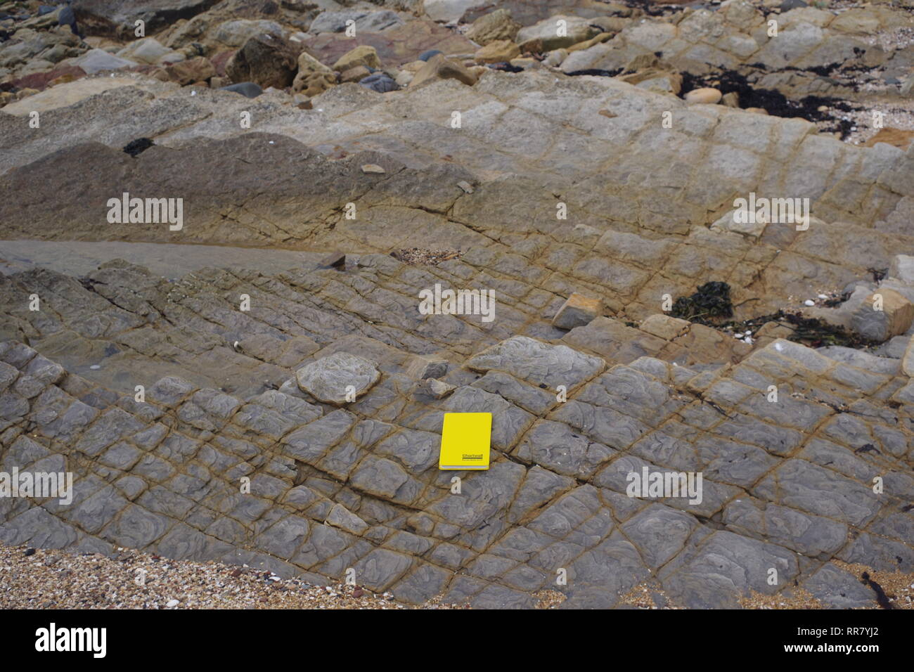 Dipping strata hi-res stock photography and images - Alamy