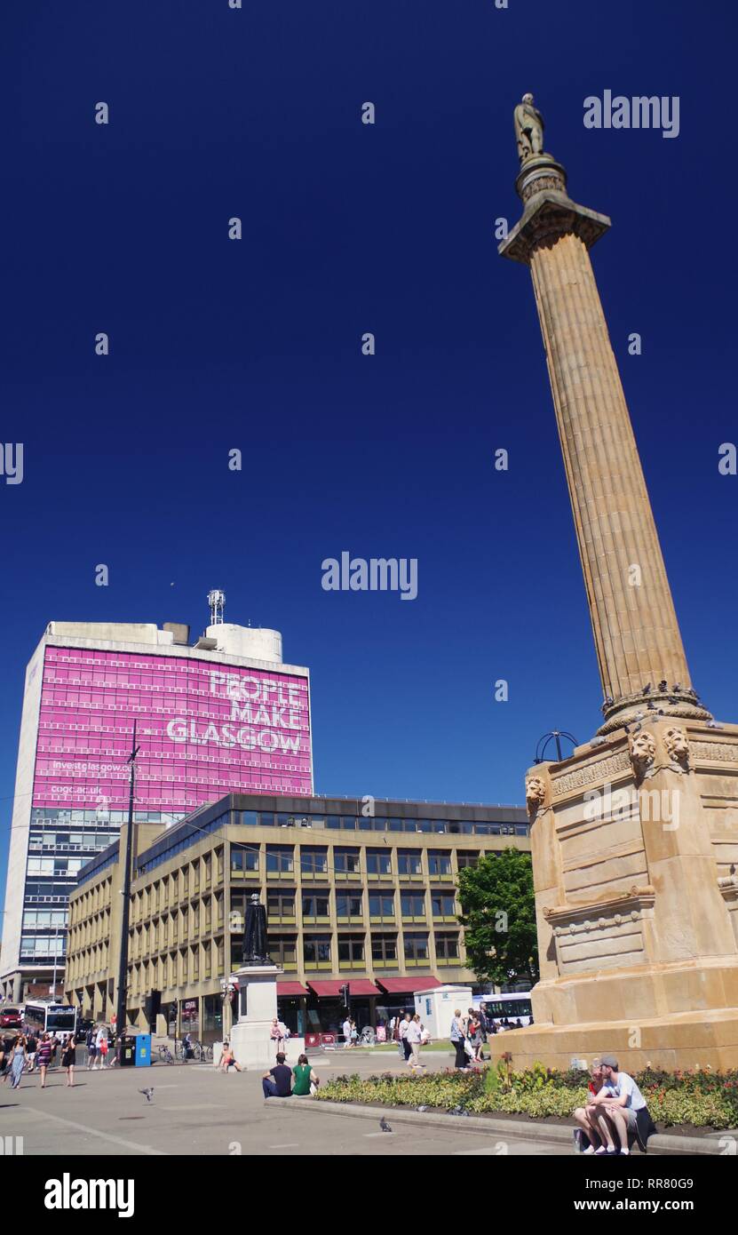 Sir Walter Scott Column Statue and the People Make Glasgow Met Tower in ...