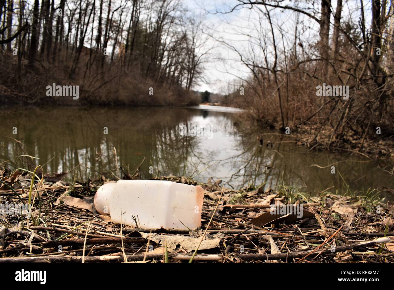 Plastic pollution water hi-res stock photography and images - Alamy