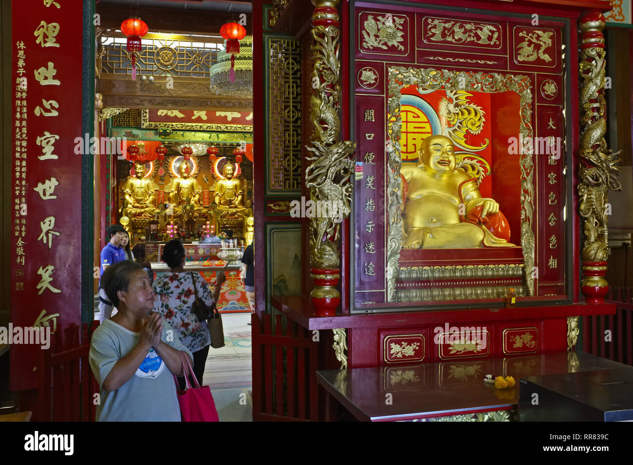 Inside Taoist temple Wat Mangkon Kamalawat, Chinatown, Bangkok ...