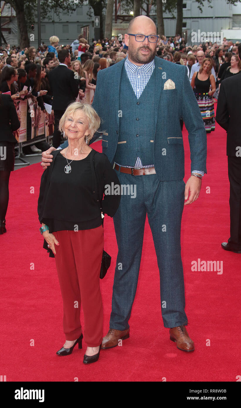 Sheila reid hi-res stock photography and images - Alamy