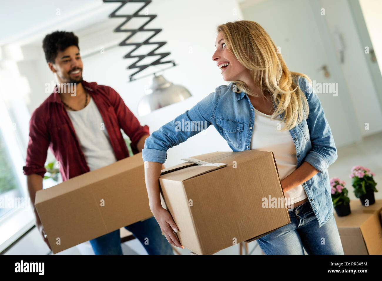 Male moving house hi-res stock photography and images - Alamy