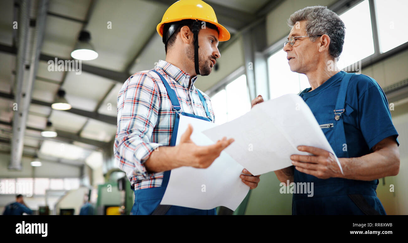 Engineering training team drill hi-res stock photography and images - Alamy