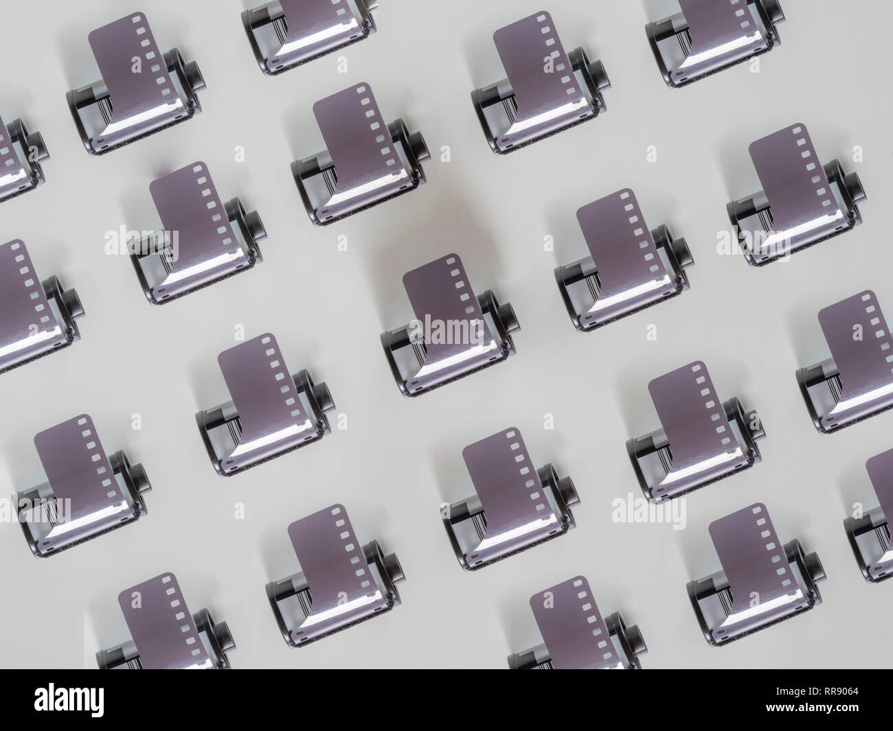 Black and white film strip hi-res stock photography and images - Alamy