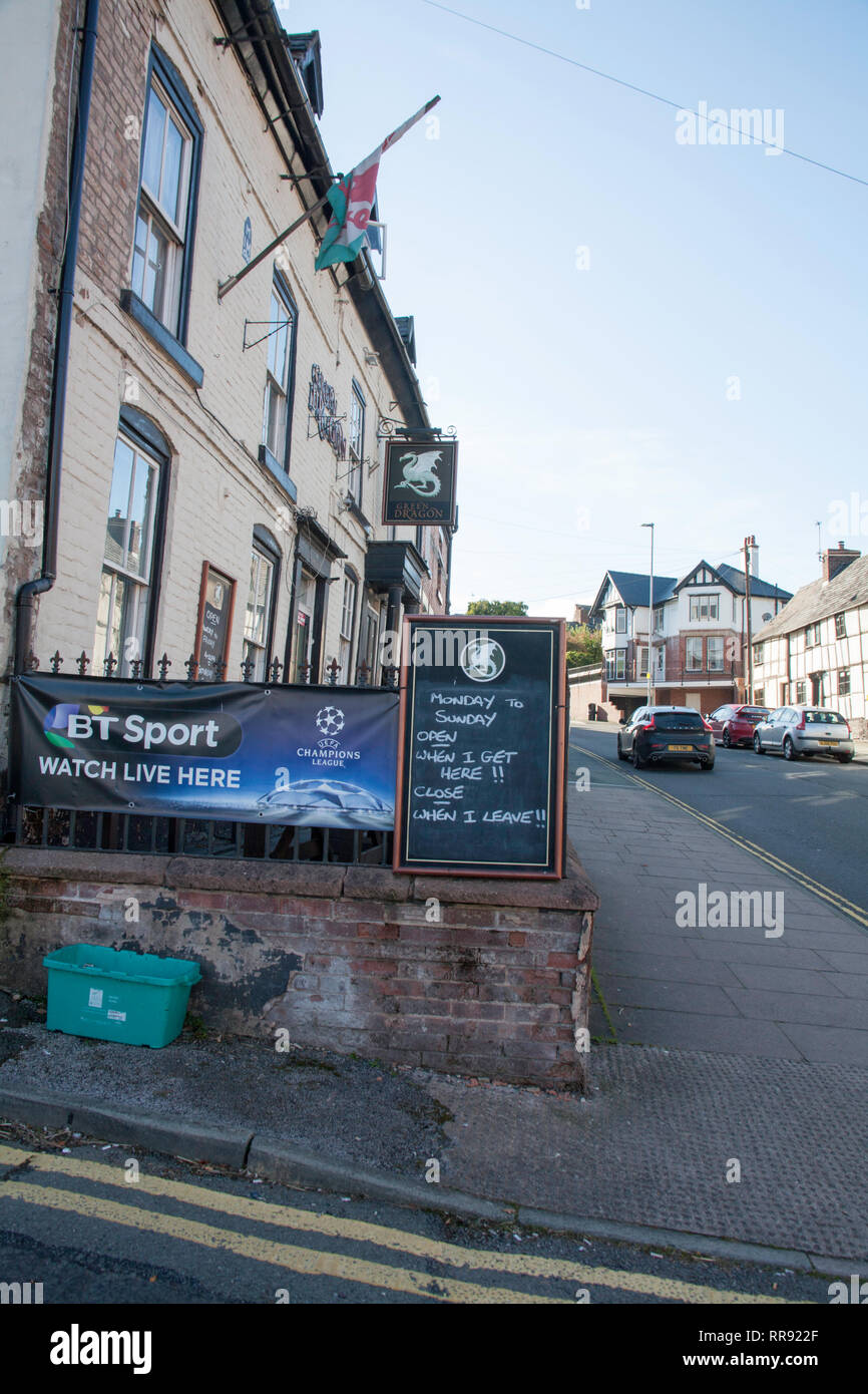 The green dragon pub hi-res stock photography and images - Alamy