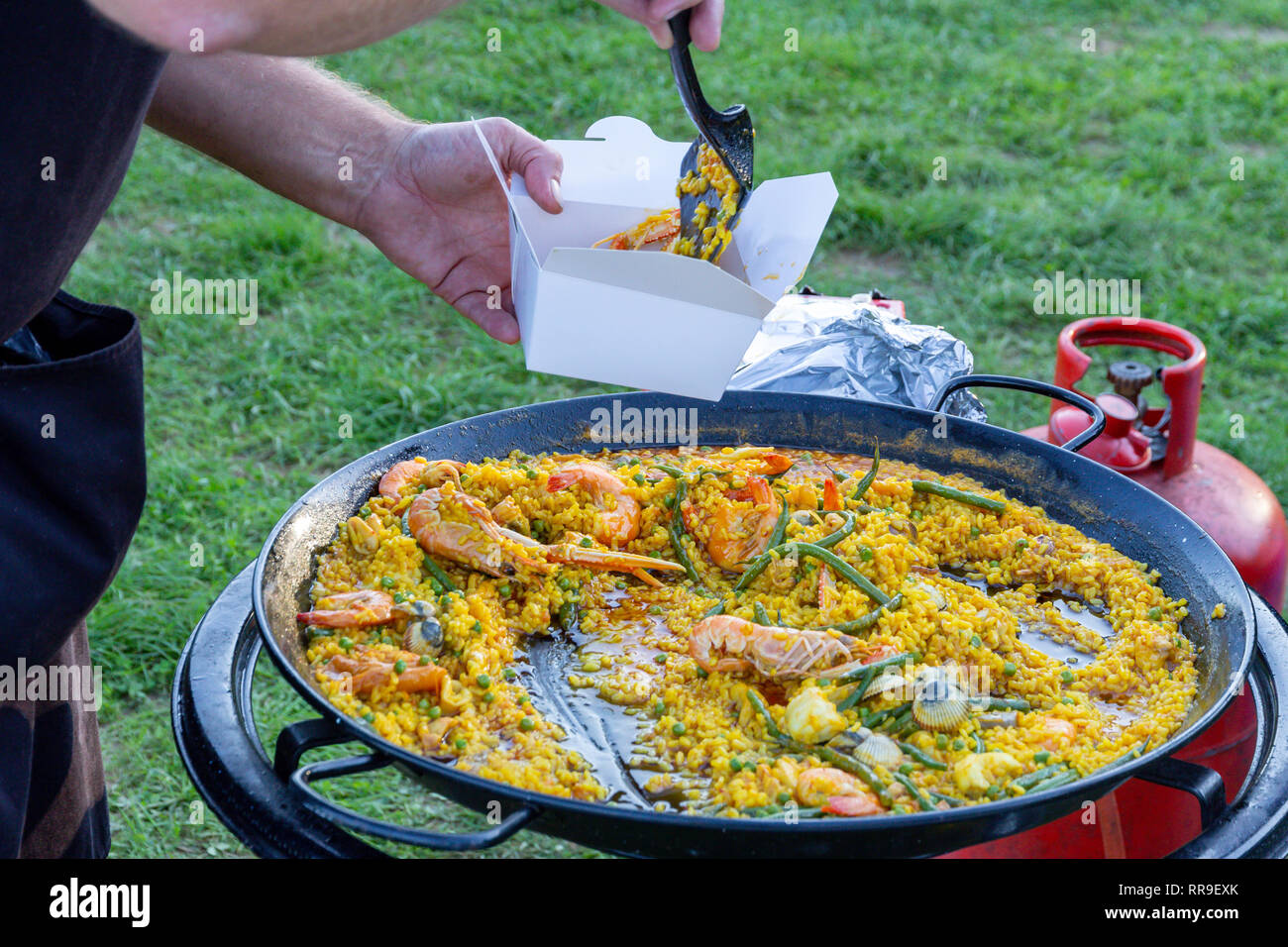 Paella outdoors hi-res stock photography and images - Alamy