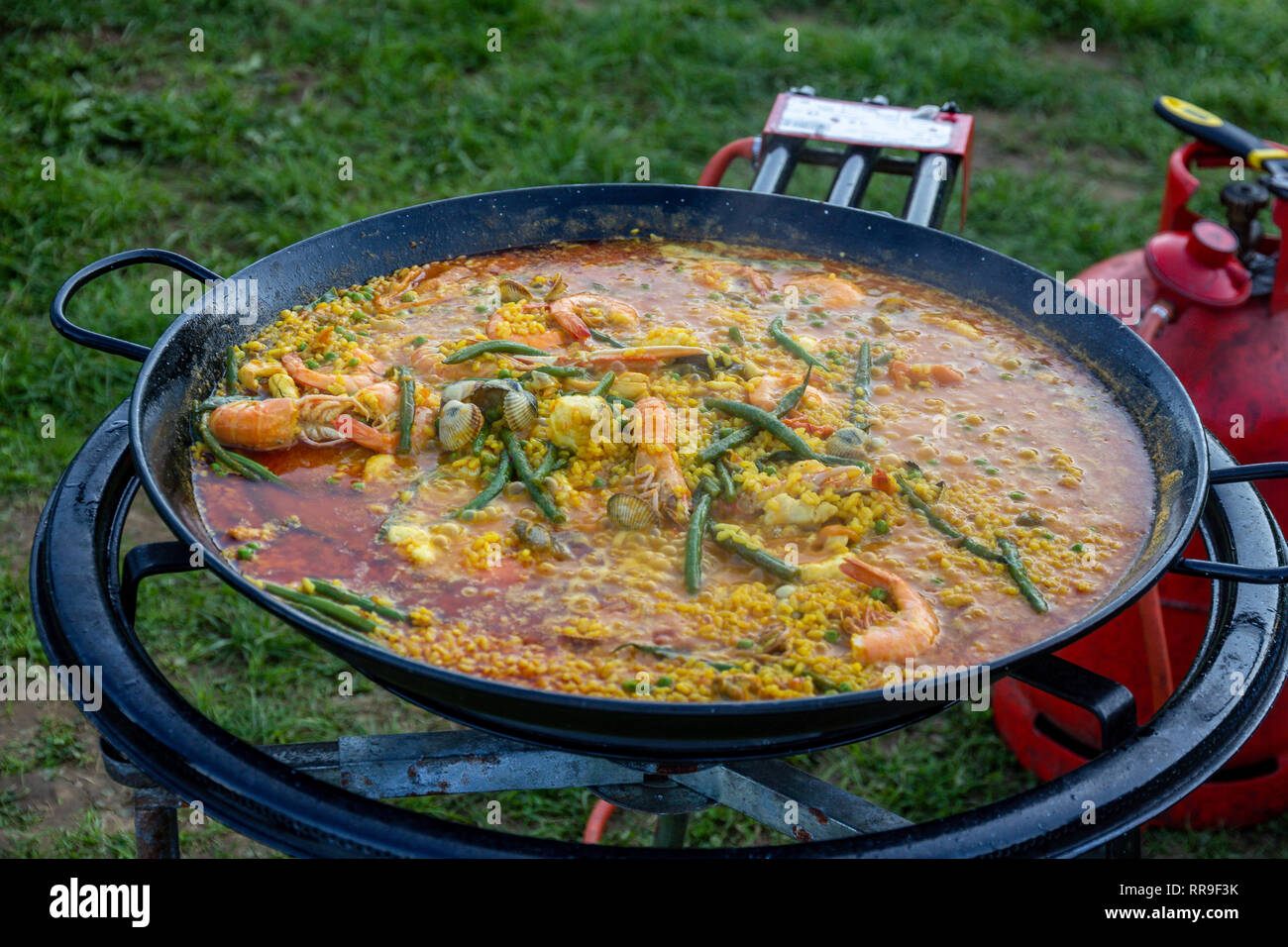 Large paella being cooked hi-res stock photography and images - Alamy