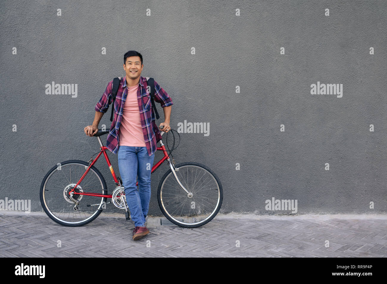 City bike standing hi-res stock photography and images - Alamy