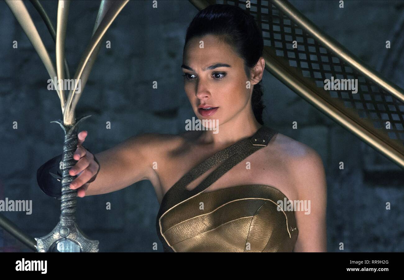 Gal Gadot Wonder Woman Stock Photos & Gal Gadot Wonder Woman Stock ...