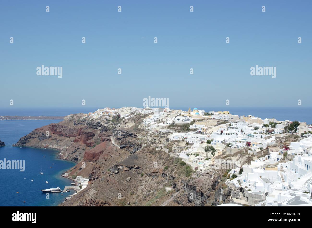 Panorama view of the Mediterranean sea and a white Greek village Stock ...